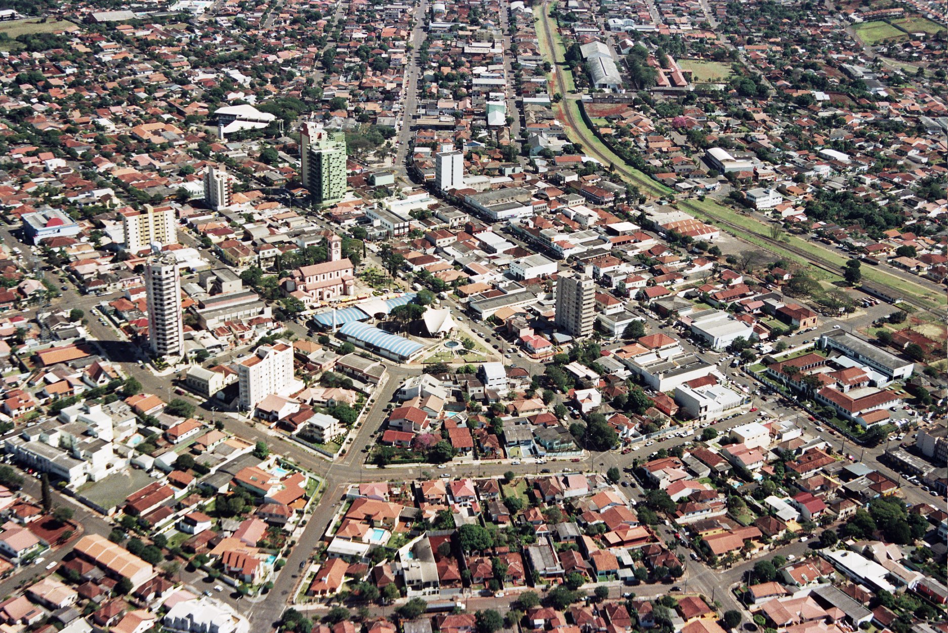 Prefeitura de Cambé abre concurso com 20 vagas e cadastro reserva